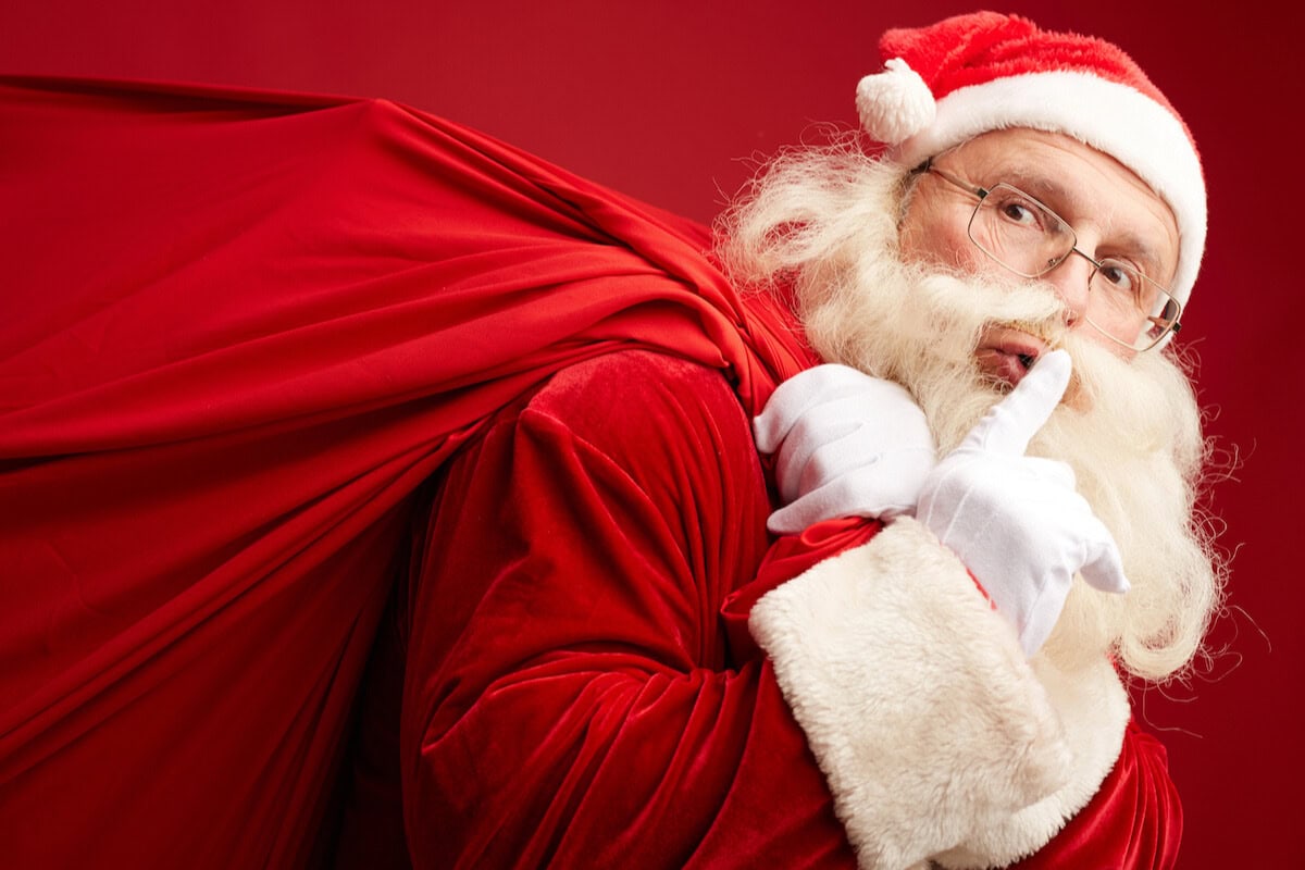 17 Secret Santa Gift Ideas Everyone Loves - La Passion Voutee